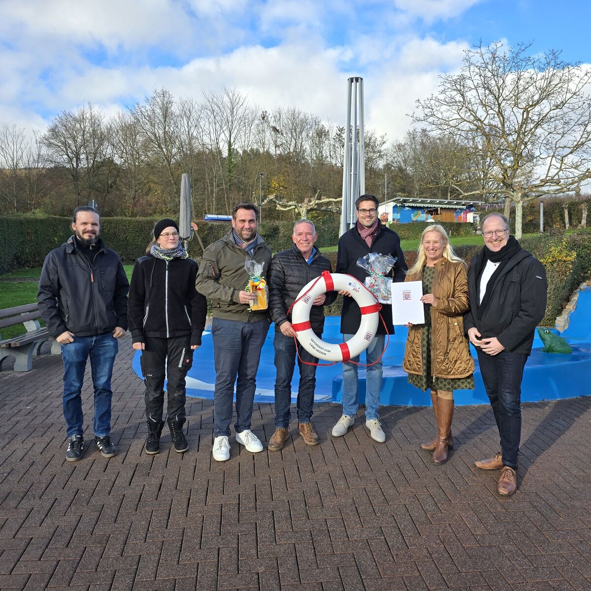 Sportministerin Diana Stolz überreicht SWIMplus-Förderbescheid an ...